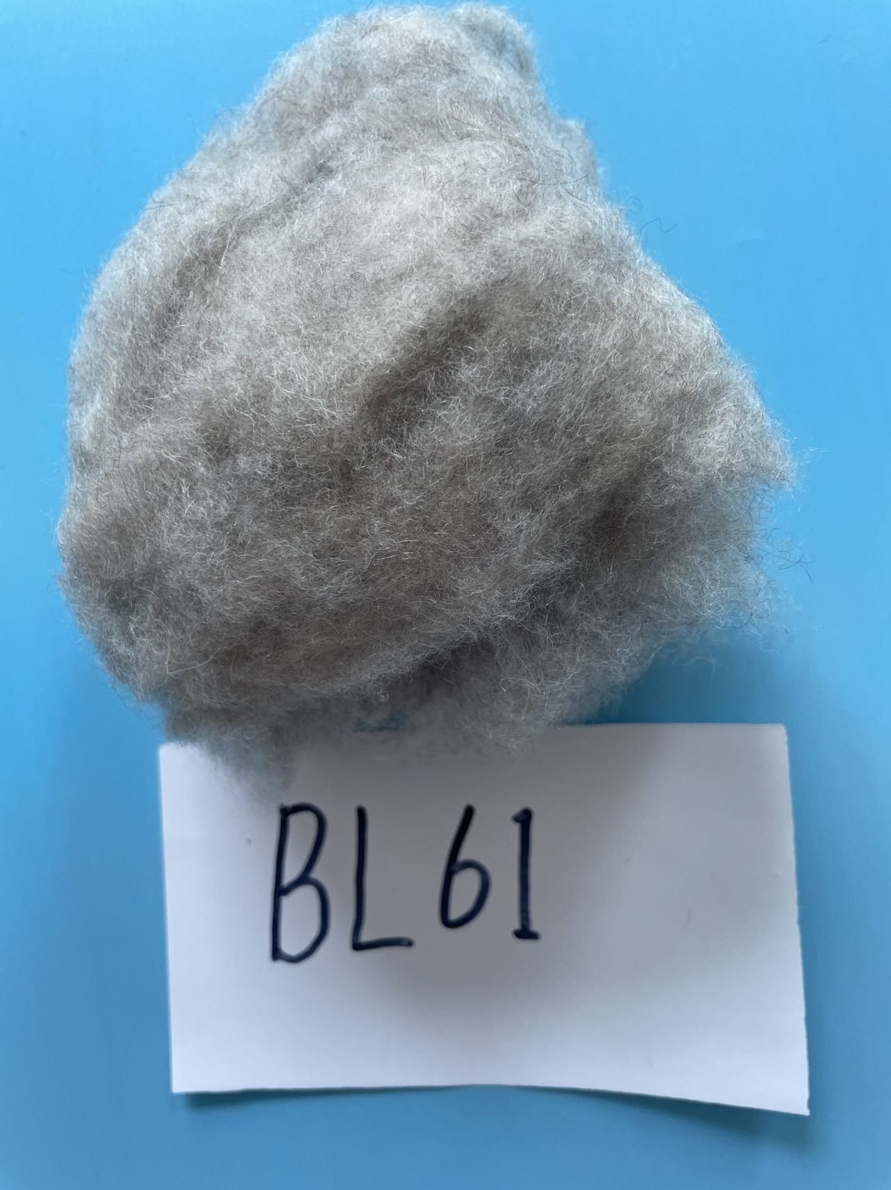 Natural Gray Combed Sheep Wool – Premium Quilt & Duvet Filling